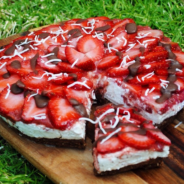 Raw Coconut Cream Strawberry Raw Cake | Coconut Magic